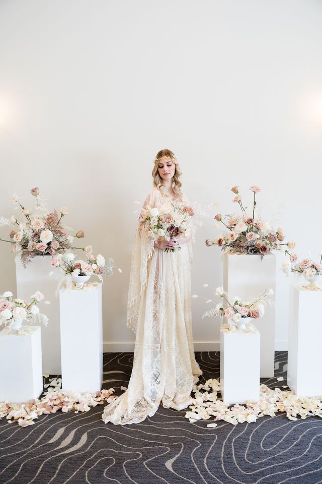 White Pillar Stand - Elegant Multi-Size Display | Floral Fixx Weddings ...